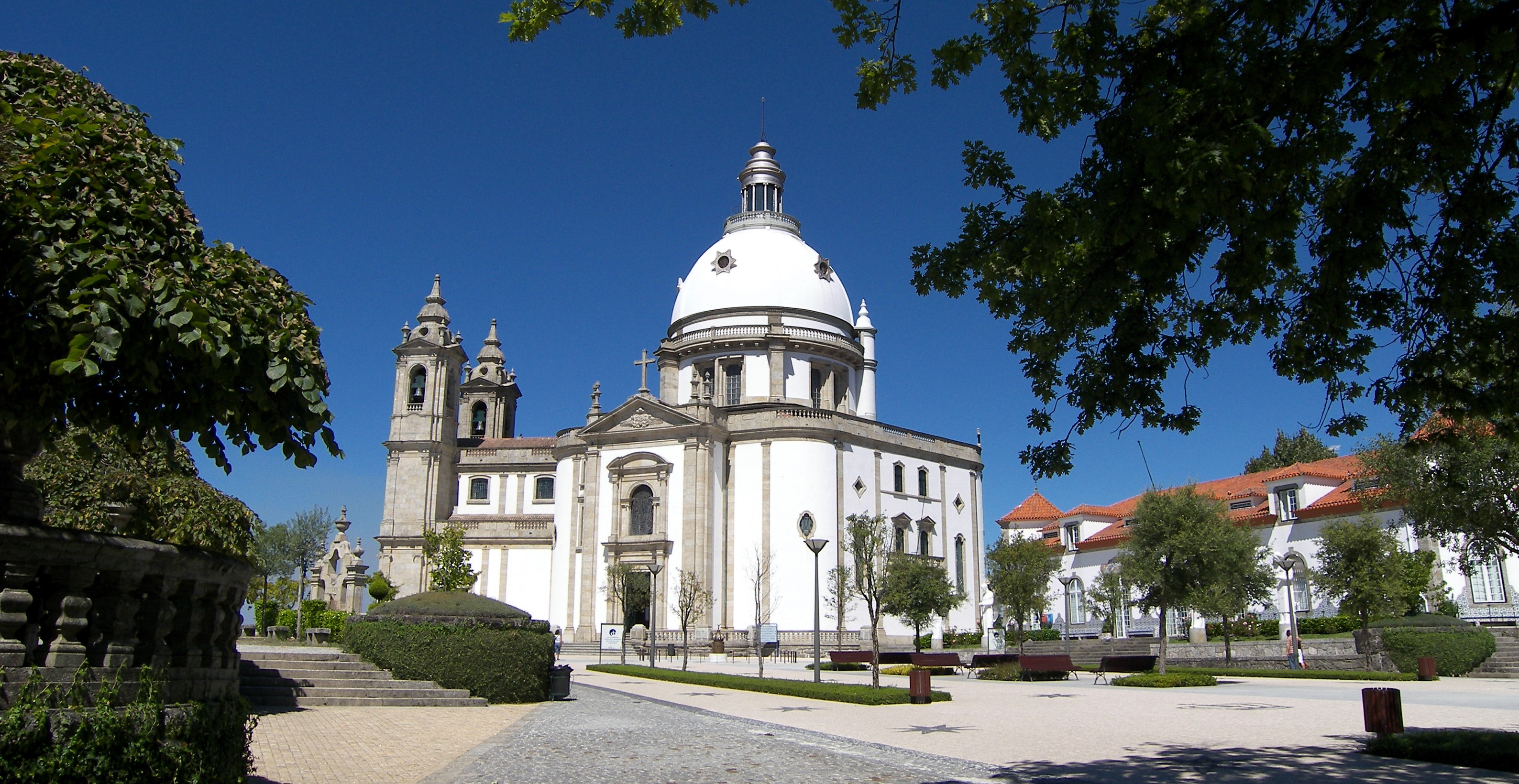 Santuário de Nossa Senhora do Sameiro – local de peregrinação e culto ...